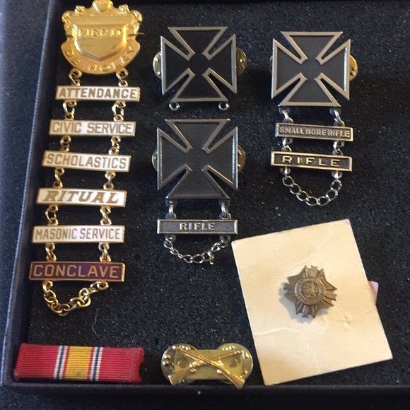 U.S. Army | Accessories | Vintage Us Army Achievement Pin Badges | Poshmark